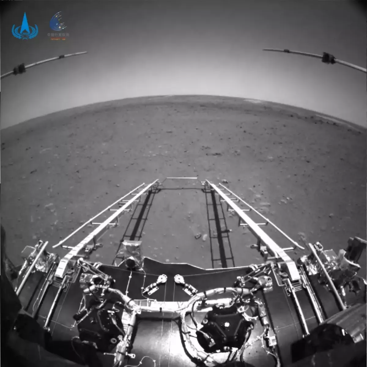 Ĉina Rover sendis vidbendon de Marso kun sono