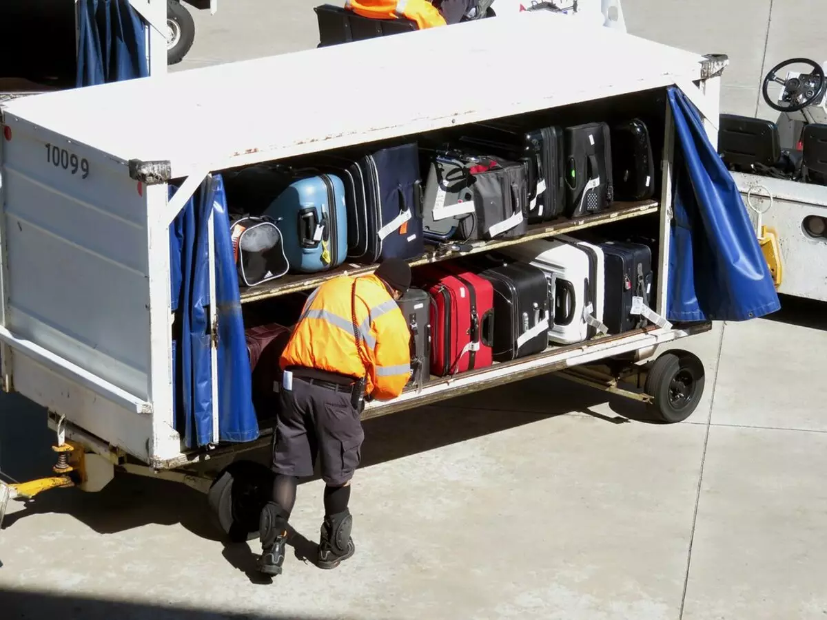 Ruski letalski prevozniki bodo preklicali brezplačno prtljago: kaj je znano