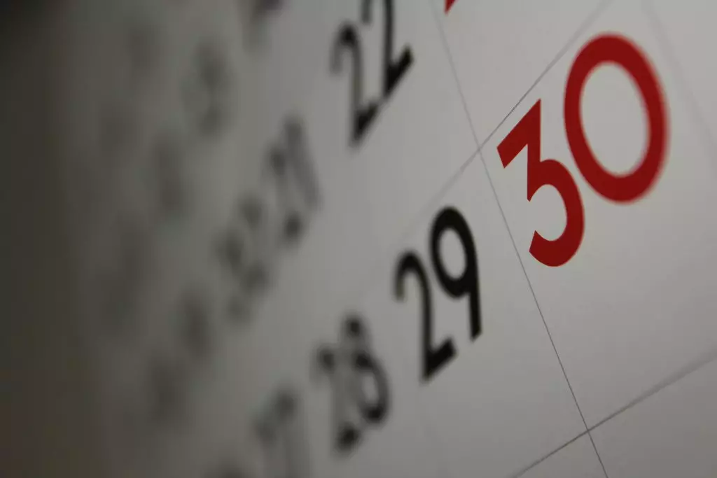 Genehmigt Wochenend- und Feiertagskalender für 2018