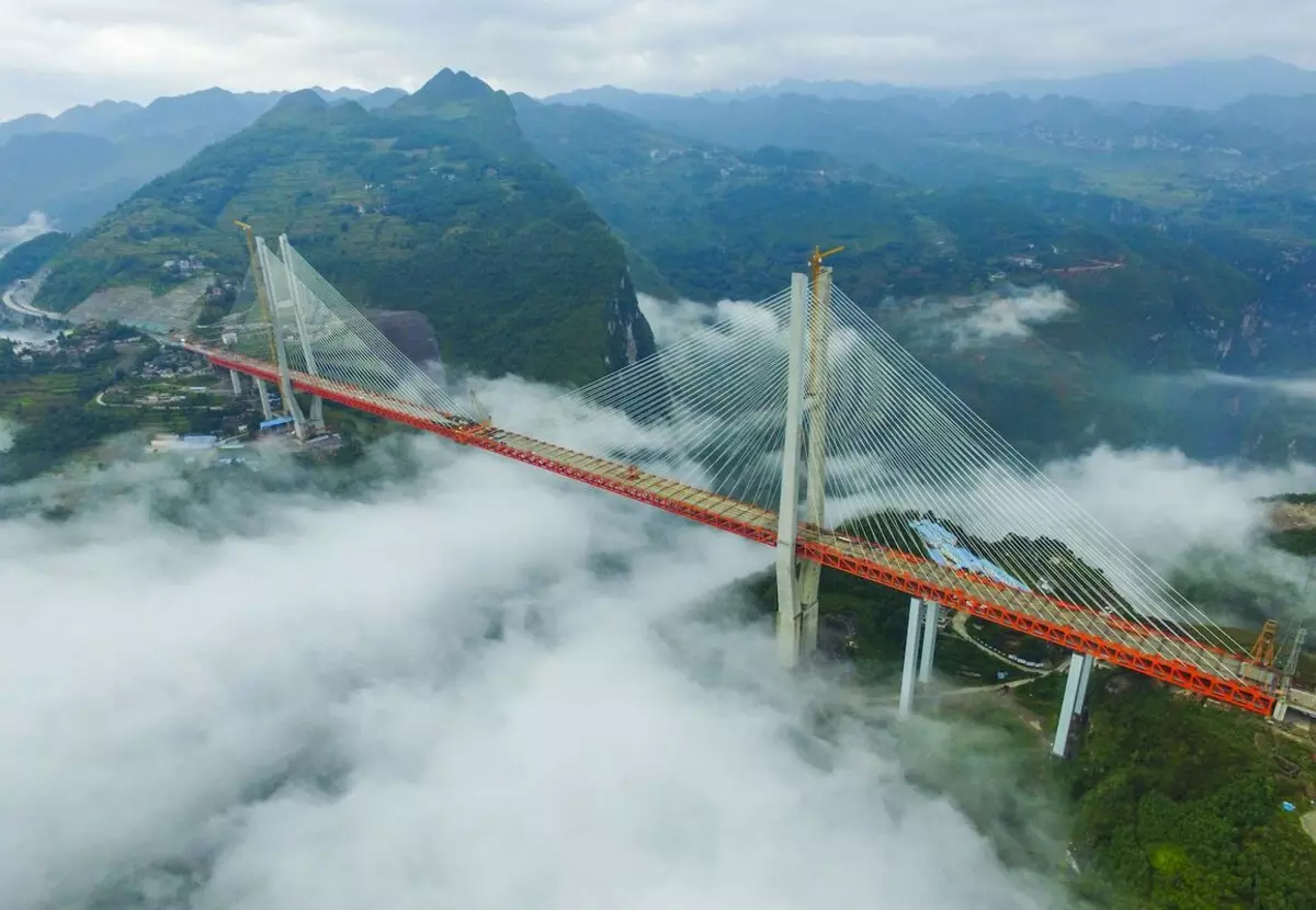 दुनिया में सबसे ऊंचा पुल: वीडियो
