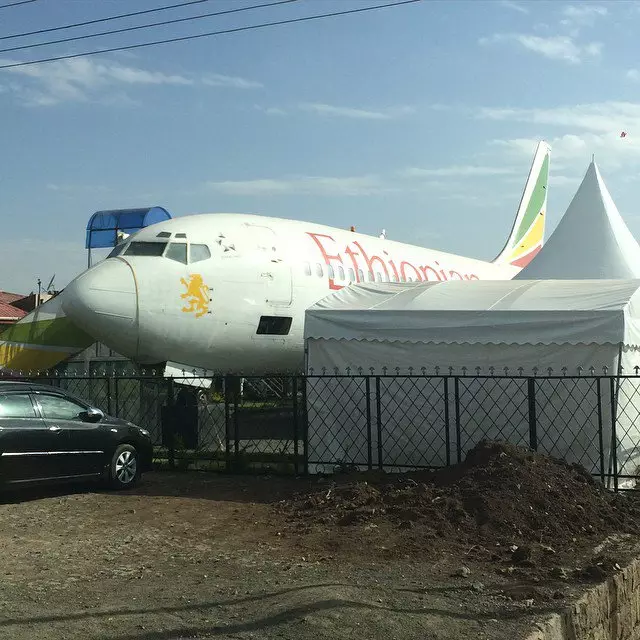 Një trajtim në lartësi: në Etiopi, avioni i vjetër u shndërrua në një kafene
