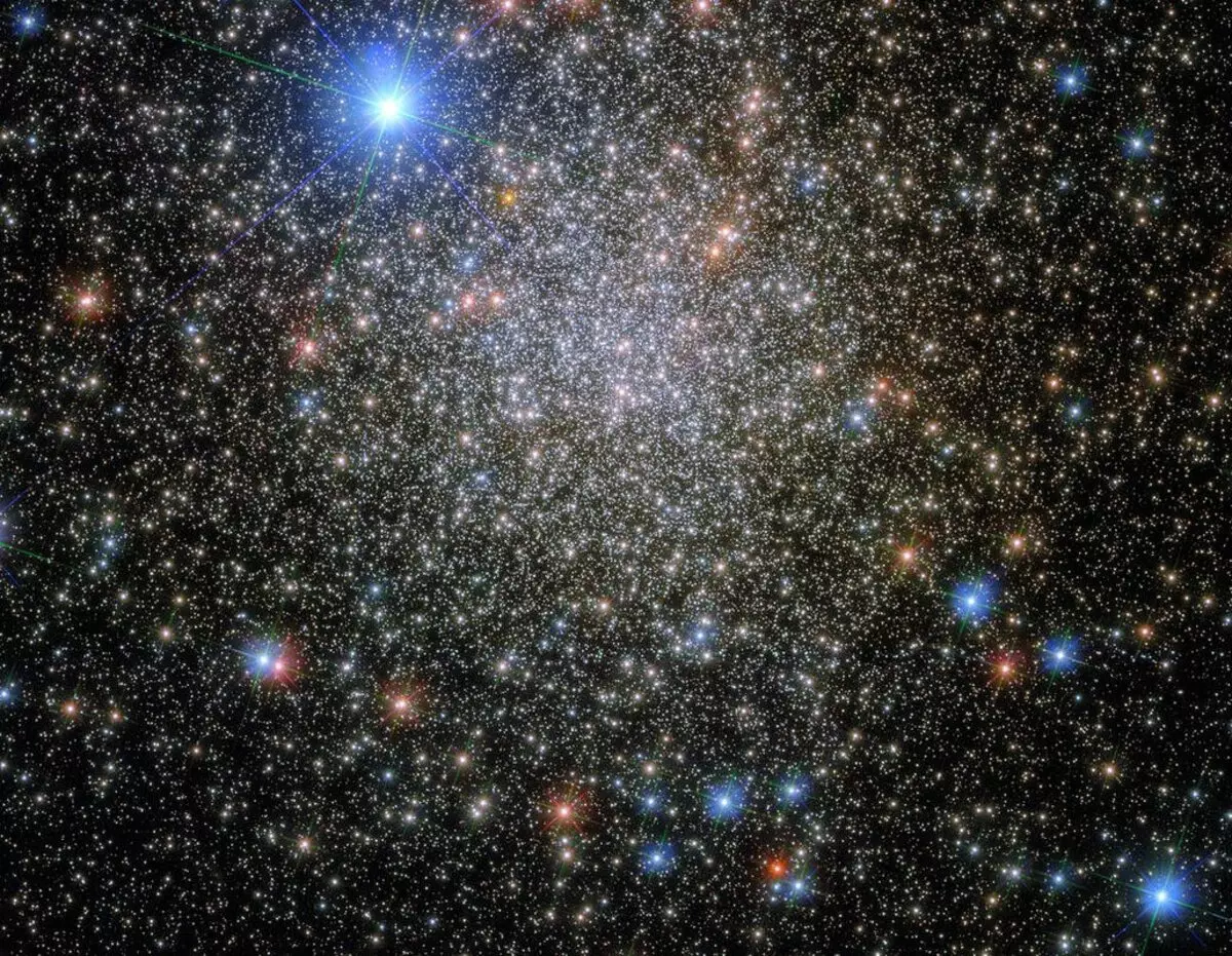 "Hubble" ngangkut bentang béntang anu luar biasa dina konstelasi scraypio