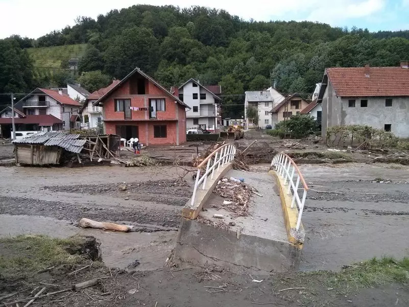 受洪水影响的巴尔干人要求帮助