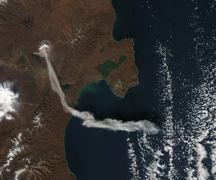 Fyra Kamchatsky Volcanoes visar aktivitet