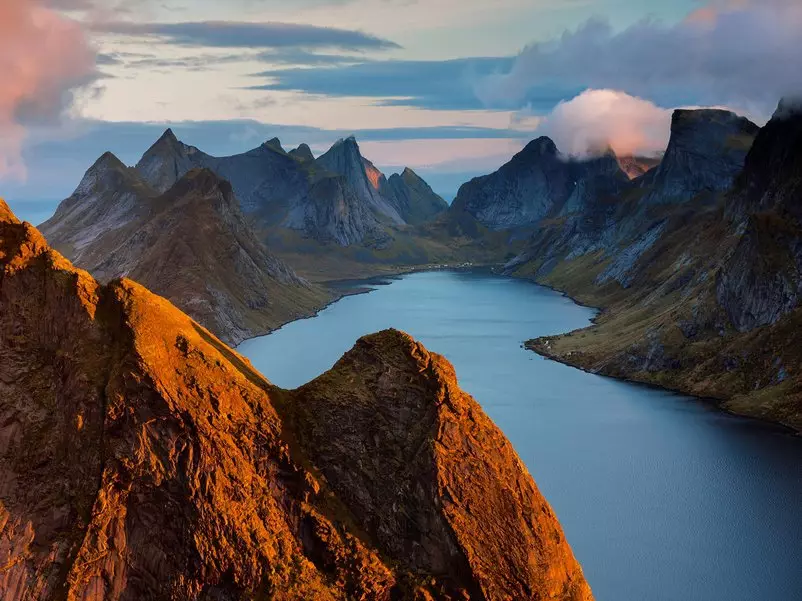 नॉर्वे: भूमि और समुद्र के बीच
