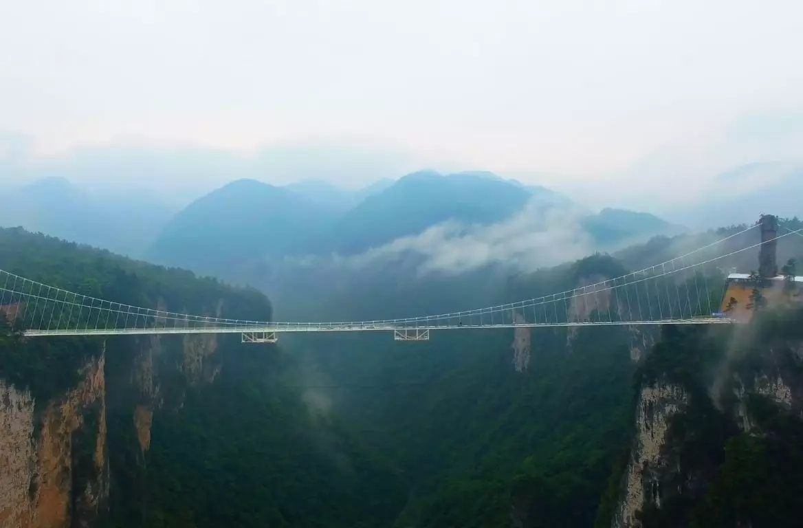 El puente de cristal más largo del mundo: video