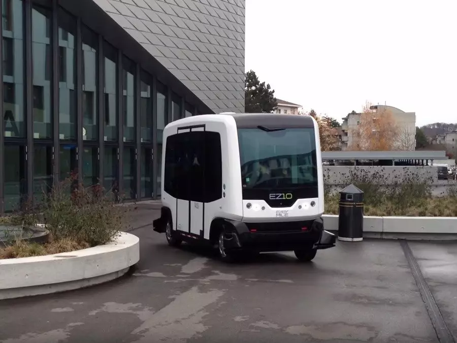 Prvi autobusi bez vozača na ulicama Europe