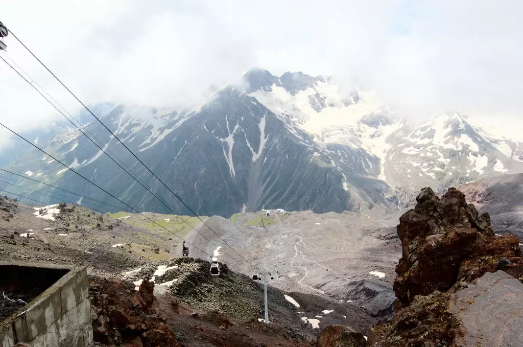 De stäerkste héich-Héicht an Europa cableway ass oppen op Elbrus