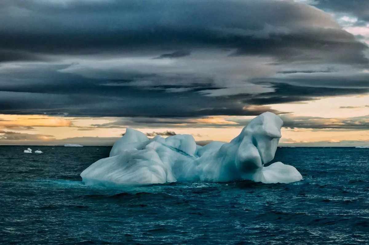 Rossiyada aysbergni ko'chirishni o'rgandi