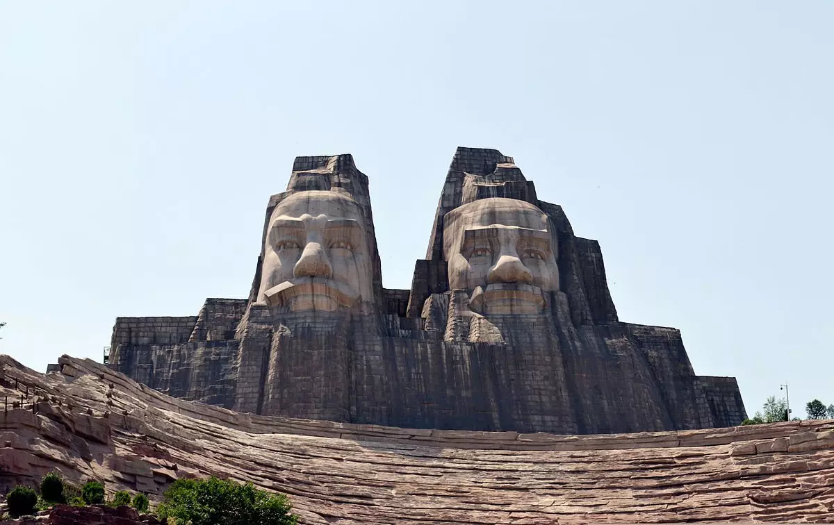 5 highest statues in the world