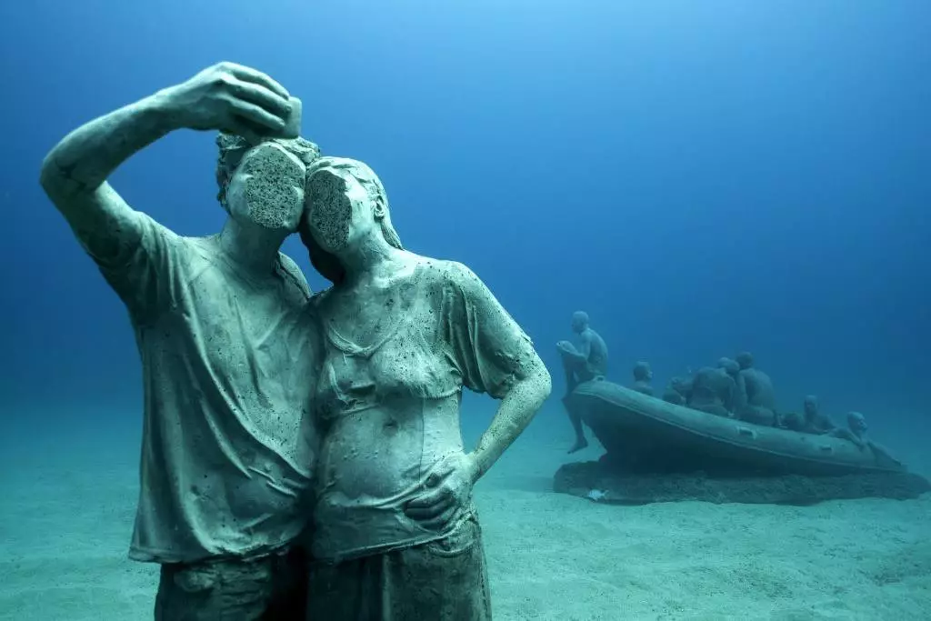أول متحف تحت الماء ظهرت في أوروبا