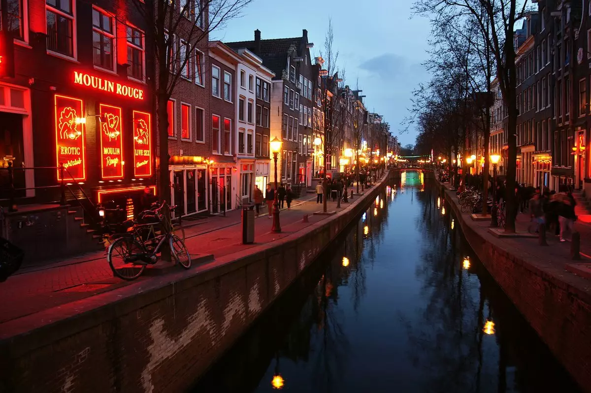 Amsterdam dia hametra ny fidirana amin'ny quarter maivana mena