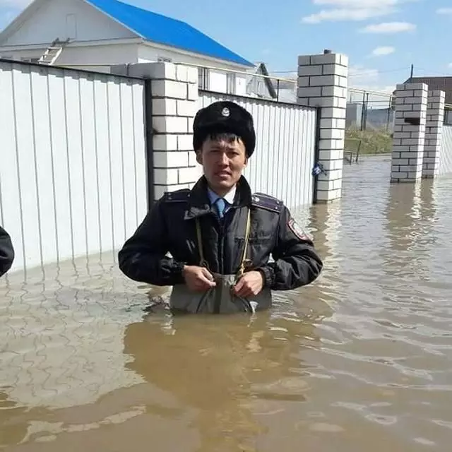 Orenburg region na Kazakhstan idei mmiri na iju mmiri: video