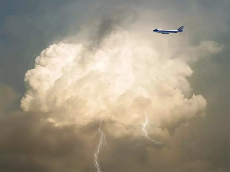 Lightning κατεστραμμένο δύο αεροσκάφη στον ουρανό πάνω από τη Μόσχα