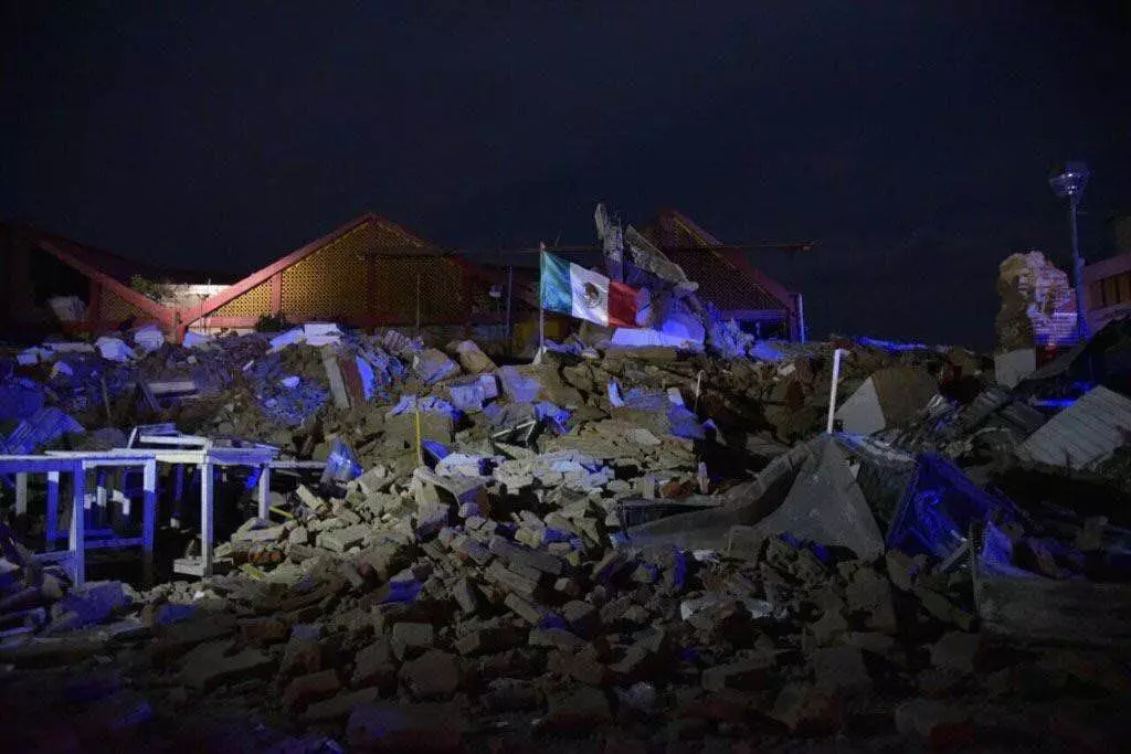 میکسیکو میں زلزلے نے ہوٹل میں نصف میں تقسیم کیا
