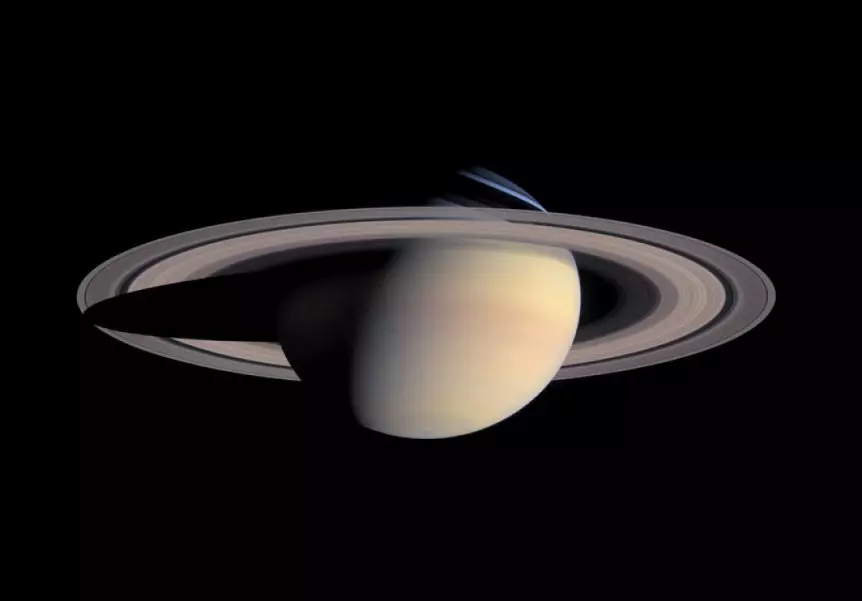Misi ke Saturnus.