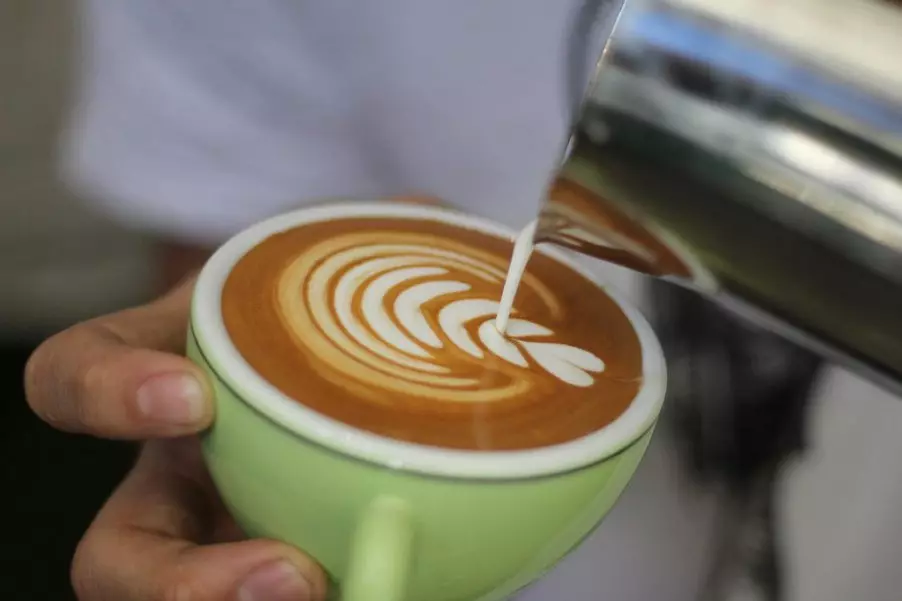 Kahvi ilman kofeiinia, joka on hyödyllinen maksaan