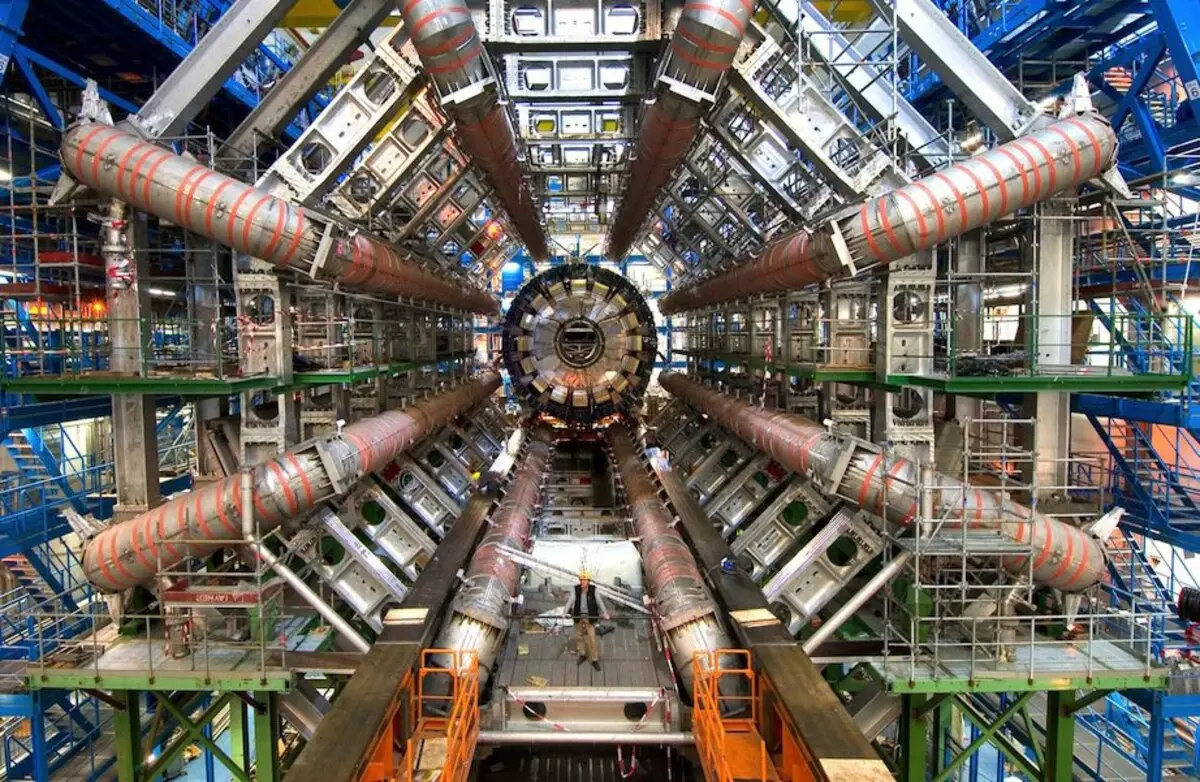 አዲስ ግዙፍ collider መገንባት