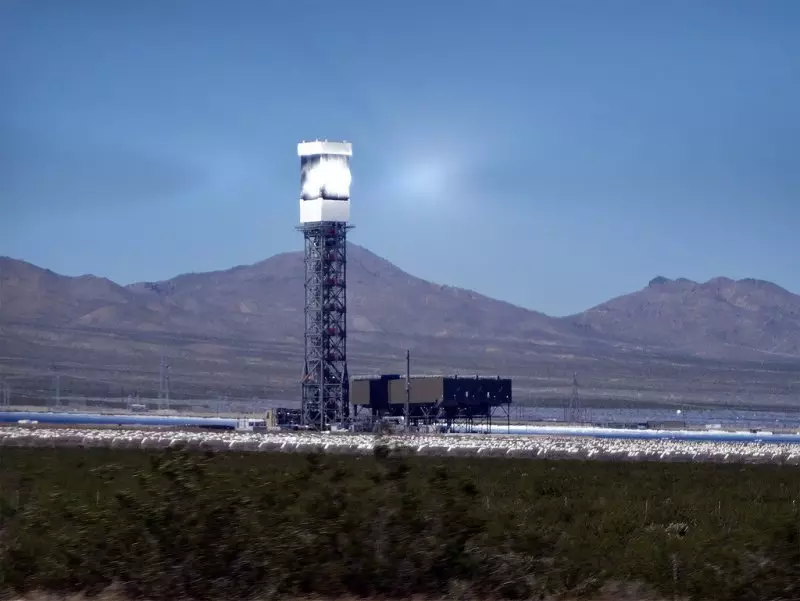 El mundo ha abierto la planta de energía solar más grande del mundo.