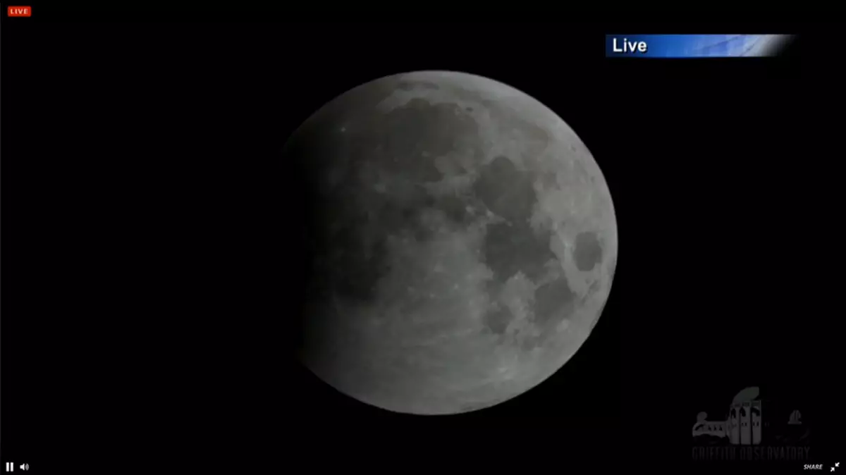 НАСА води правилно излъчване на пълно лунно затъмнение