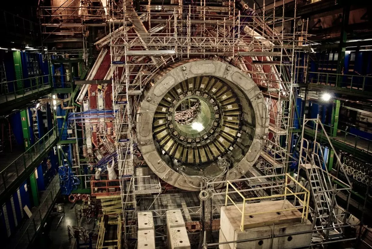 What sounds makes a big hadron collider