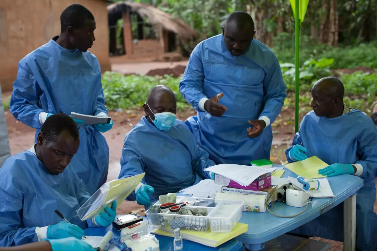 Ebola vaksiýaly synaglary 100% netijeliligi görkezdi