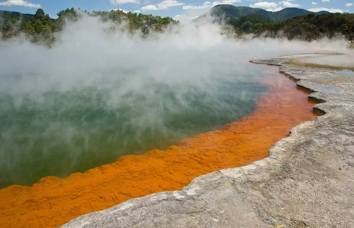 The richest stocks of gold and silver were found in the volcano in New Zealand