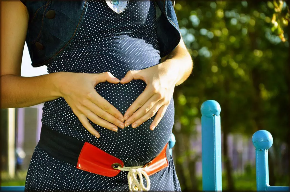 남자들은 출산을 할 수 있습니다 : 의사는 자궁을 이식하는 법을 배웠습니다.