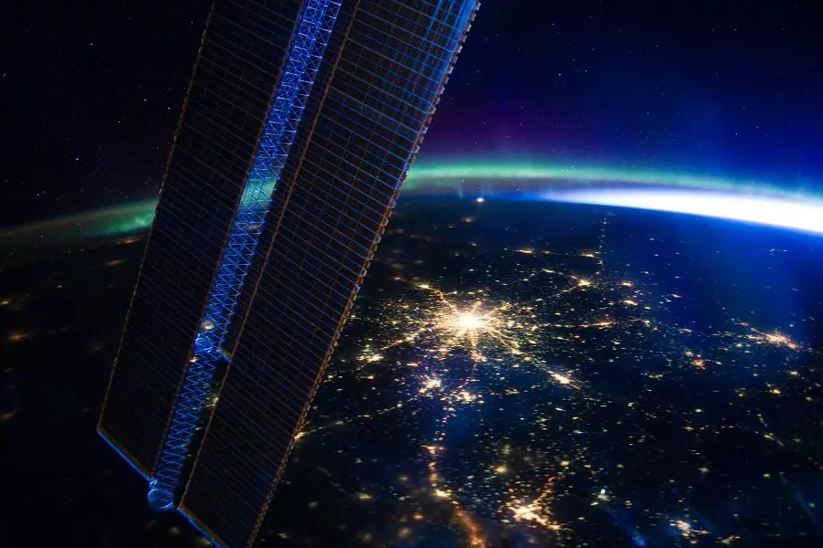أفضل الصور للأرض من رواد الفضاء الروسية والبريطانية