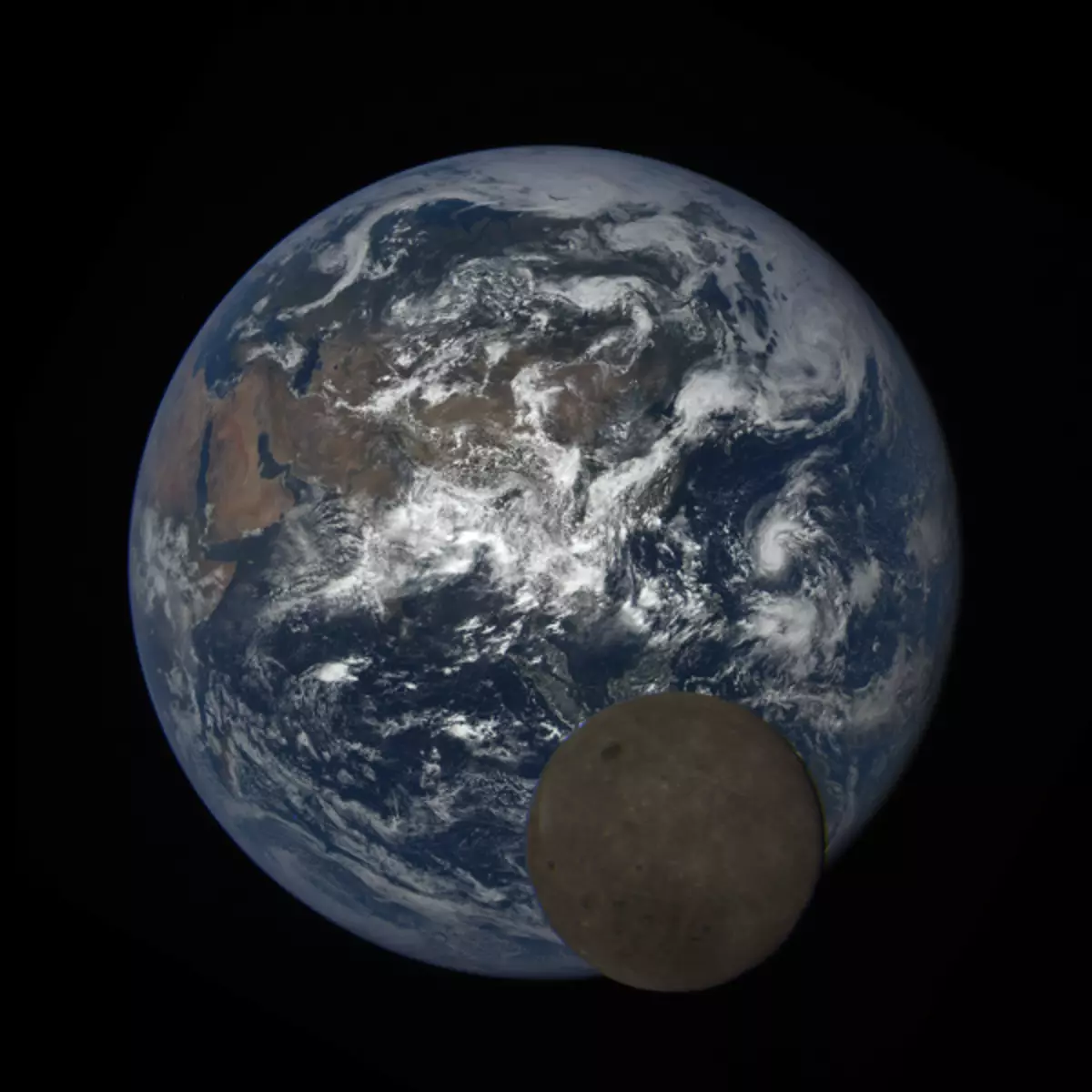 Moonlight Photobomb: Pariod ak NASA Videyo