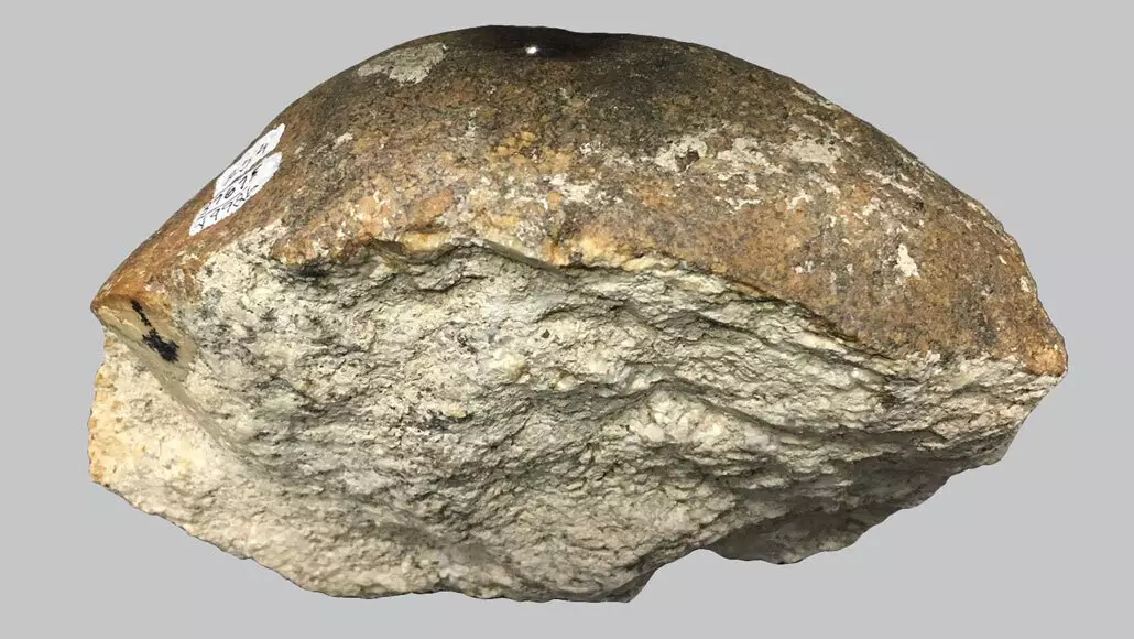 Dva kamna sta oživljala spore o prihodu prvih starodavnih ljudi v Ameriki