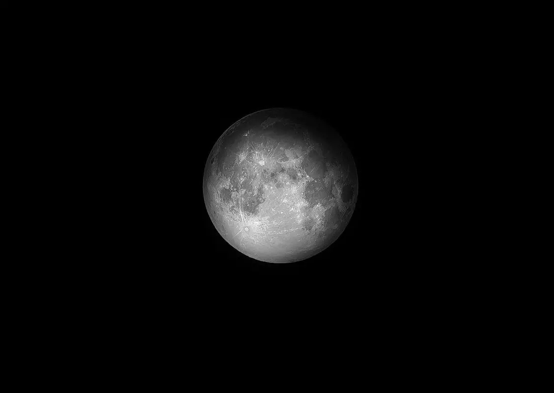 11 феврал: Lunar офтобгирӣ ва думдор Соли нав