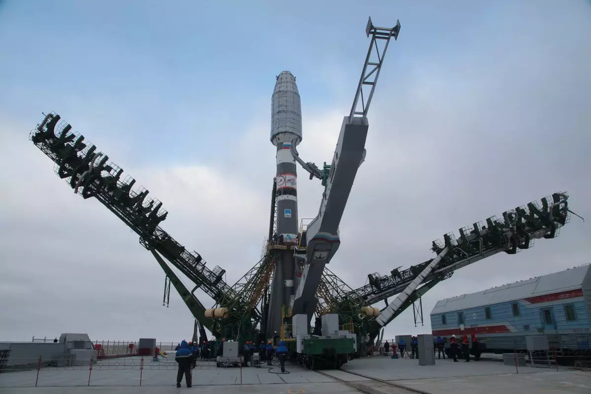 उपग्रह, रूसीहरूको दानमा सिर्जना गरिएको, अन्तरिक्षमा भयो