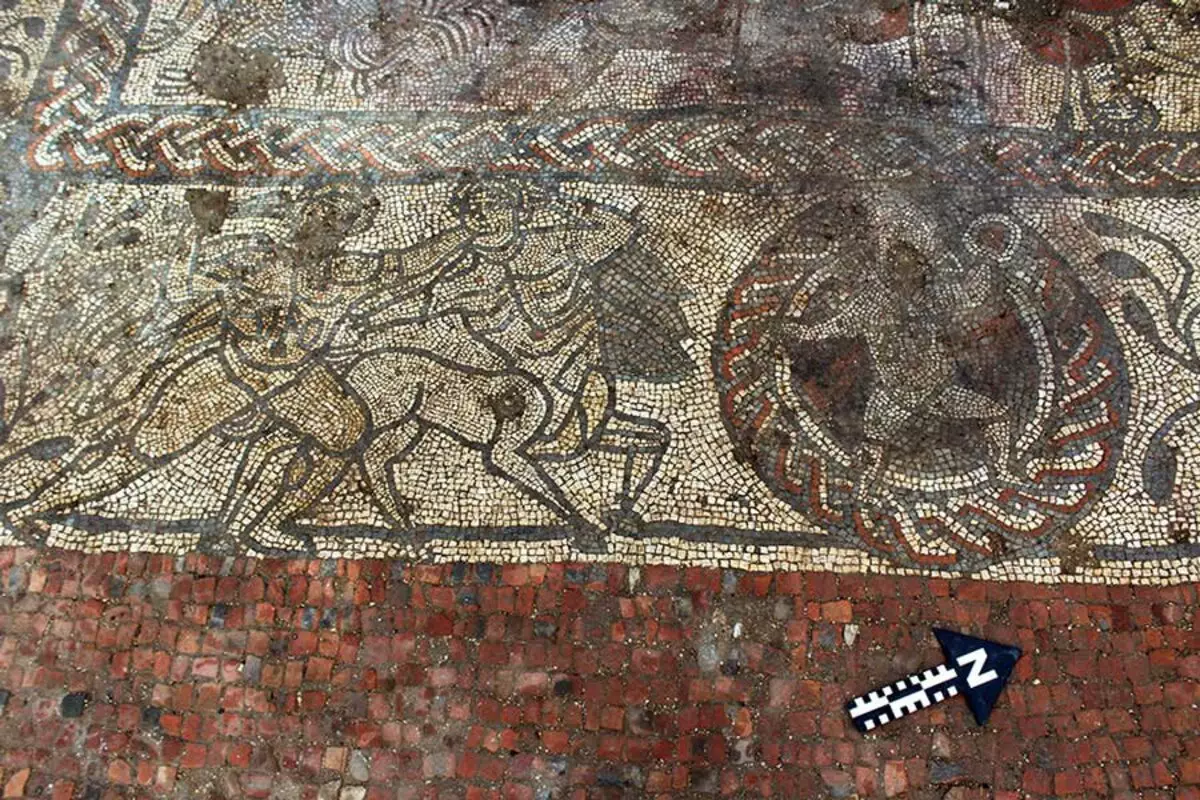 Une ancienne mosaïque romaine a été trouvée dans le British Village: Vidéo