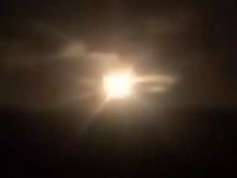 bola de fogo gigante no céu China: vídeo