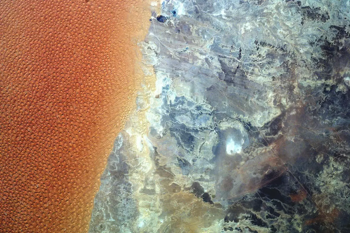 Doney Sea Alžírsko: pohled z vesmíru