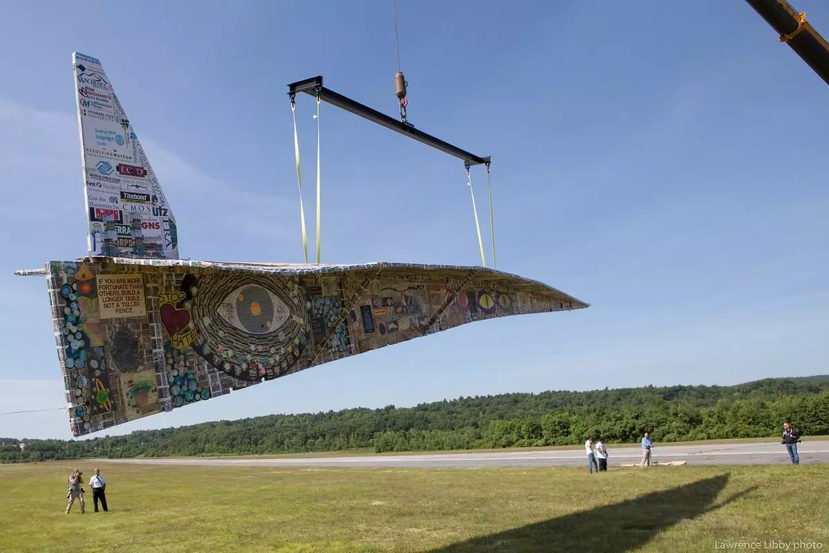 Verdens største papirplan steg inn i luften: video