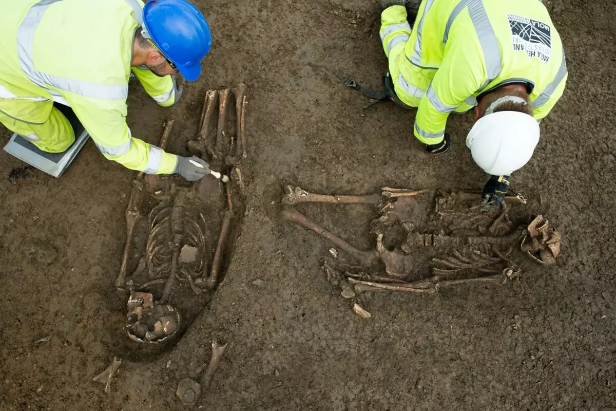 Starověké Římané Tajemství: Lidské pozůstatky se oddělenými nohama nalezené v Anglii