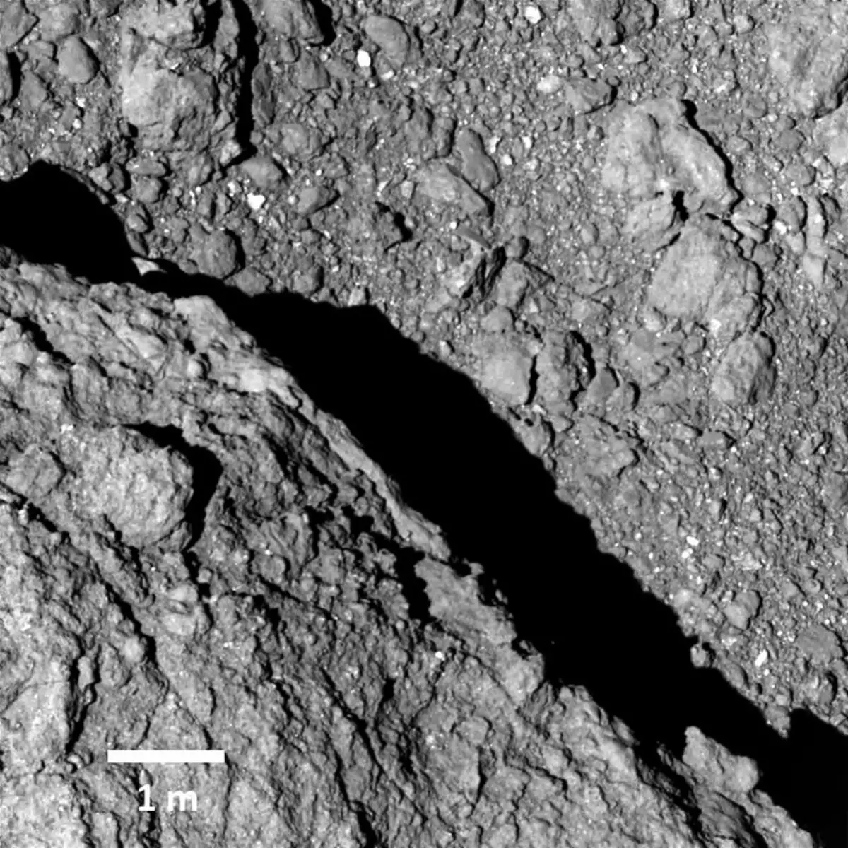 Déi éischt an der Geschicht vun der Fotografie vun der Uewerfläch vum Asteroid - den Mérite vum japanesche Sonde