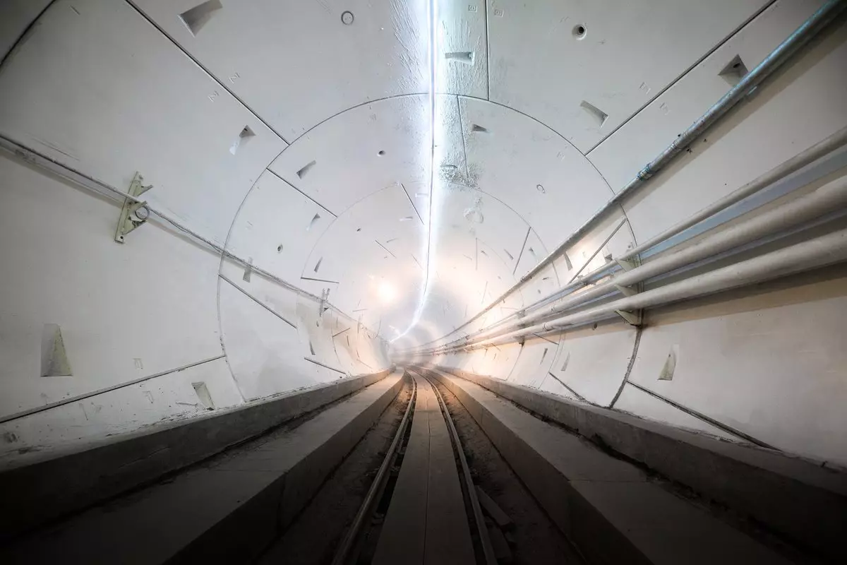 Požeminė teleportacija: "Ilon" kaukė atidarė pirmąjį tunelį Los Andžele