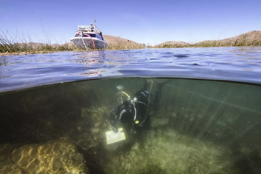 호수 Titicaca의 바닥에서 고대의 의식 제물 : 그 과학자들은 발견했습니다.