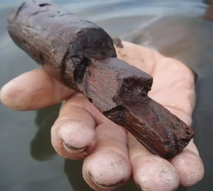 在Maja鹽礦中發現了一個未知的翡翠工具