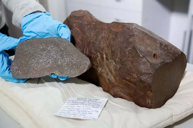 Мушко је оставио метеорит код куће неколико година, погрешно га узимао за златни нуггет