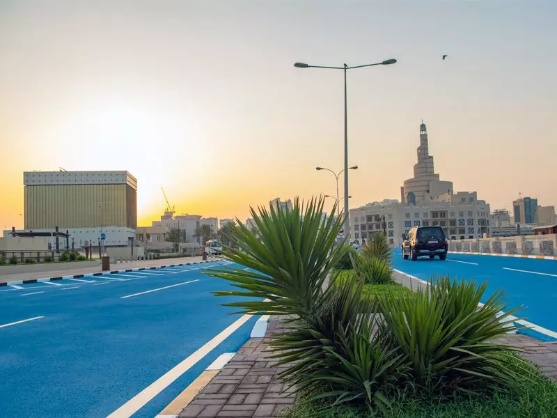 Blue asphalt na Qatar: Foto na Video