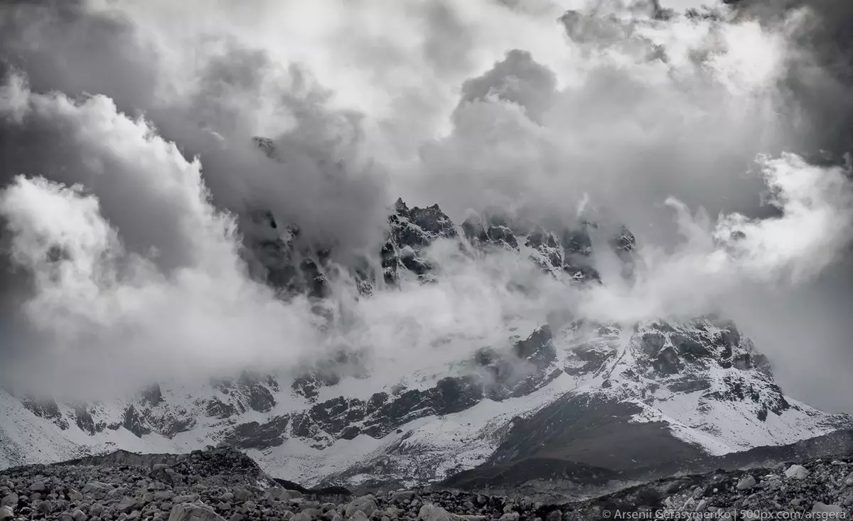 Amagciwane angaziwa atholakala e-Tibetan Glacier