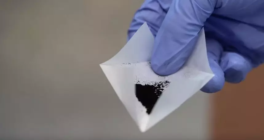 化学者は、スプリットセカンドのためにゴミからグラベンを作ることを学びました。科学的な進歩のように見えます！