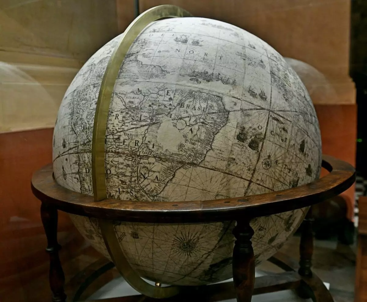 No Museo Histórico do Estado devolverá un único par de Globes Blau