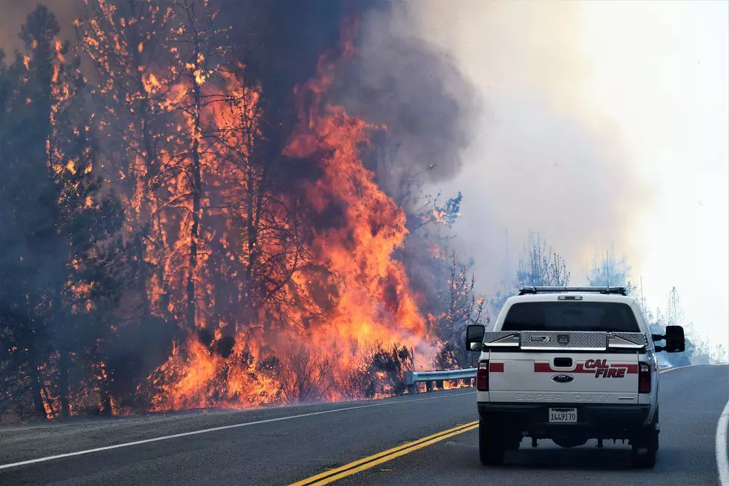 カリフォルニアの住民は、よりひどい森林火災を待っています