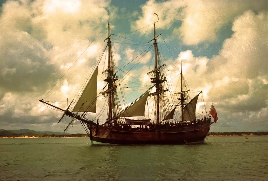 Pantai Amerika mendapati sebuah kapal yang tenggelam, di mana James Cook boleh mengambil seluruh dunia berenang