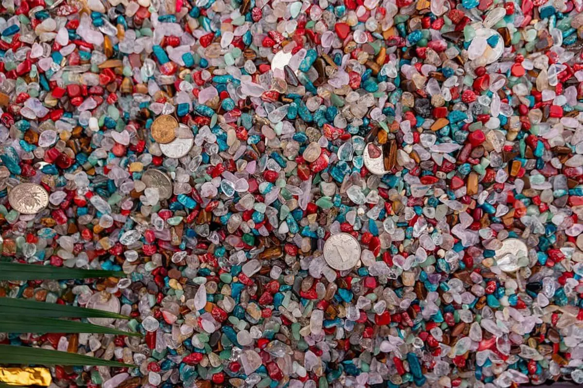 Plastový odpad (wallpaperflare.com)